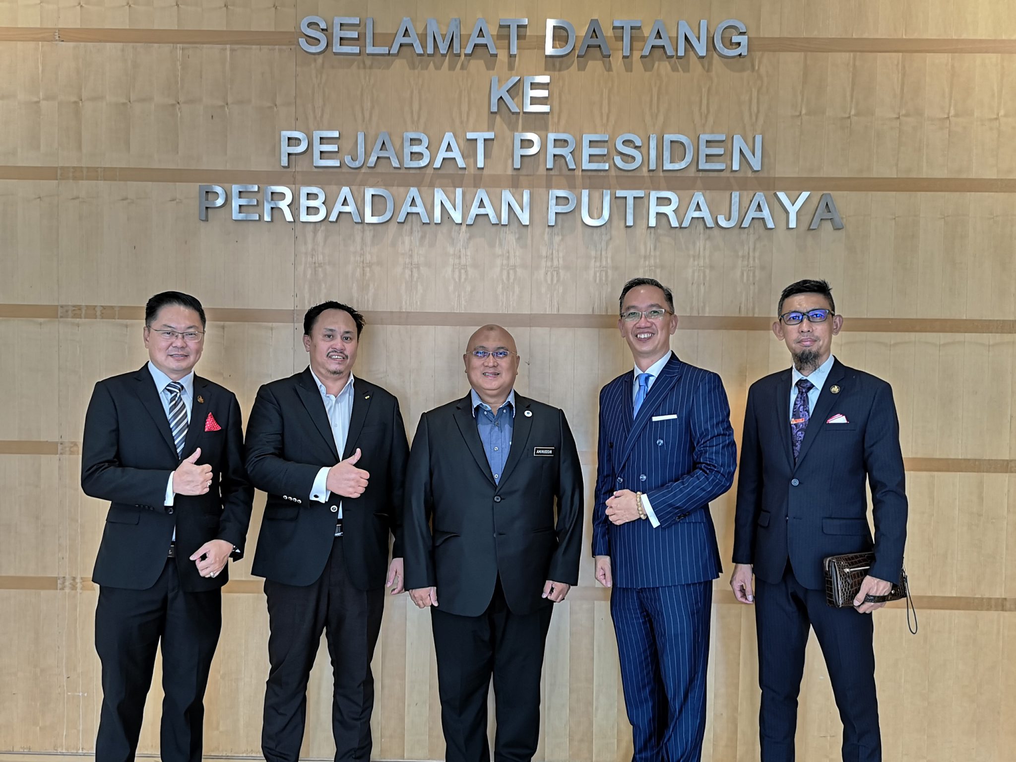 Malaysia's Largest VVIP Bespoke Tailoring & Suit Store | MYSUIT